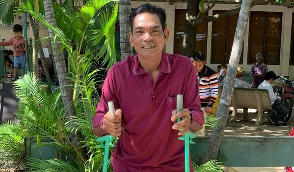 Success! Sroeun from Cambodia raised $1,118 to fund hip replacement surgery. | Watsi